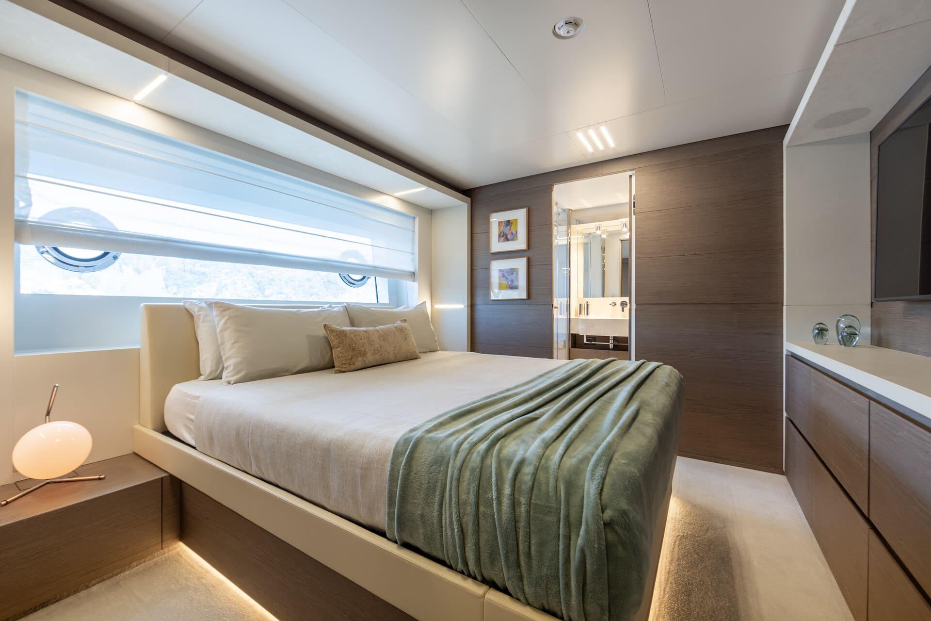 Yacht KIKI V, Custom Line | CHARTERWORLD Luxury Superyacht Charters